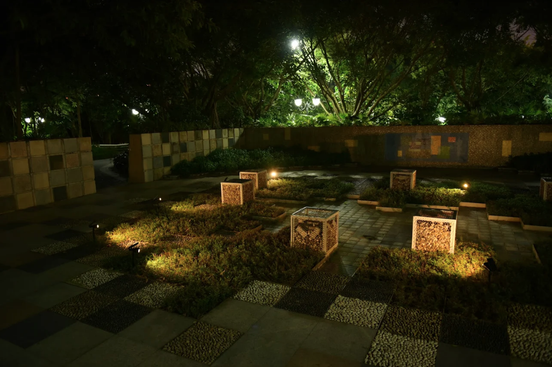 Decorate Your Garden with Litom Solar Landscape Spotlights – Shop Room ...